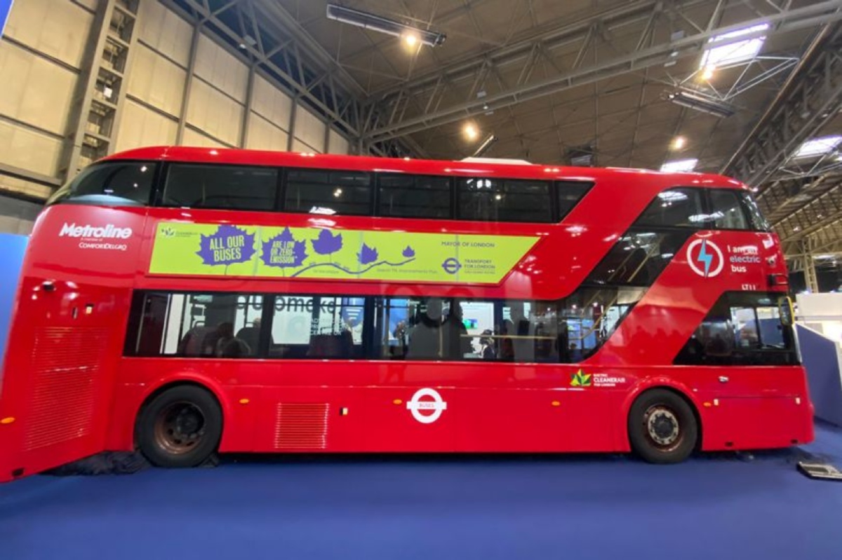 El primer ‘Boris Bus’ eléctrico – HOY
